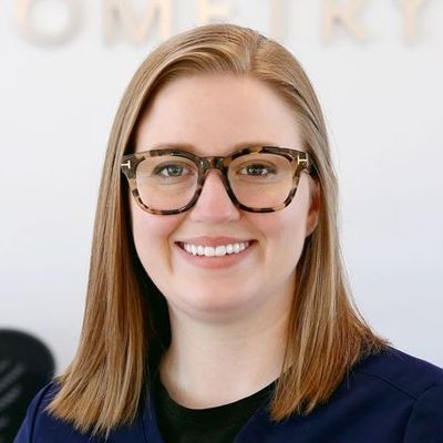 Meet The Team At Oak Optometry in Valencia | Optometrists in Valencia