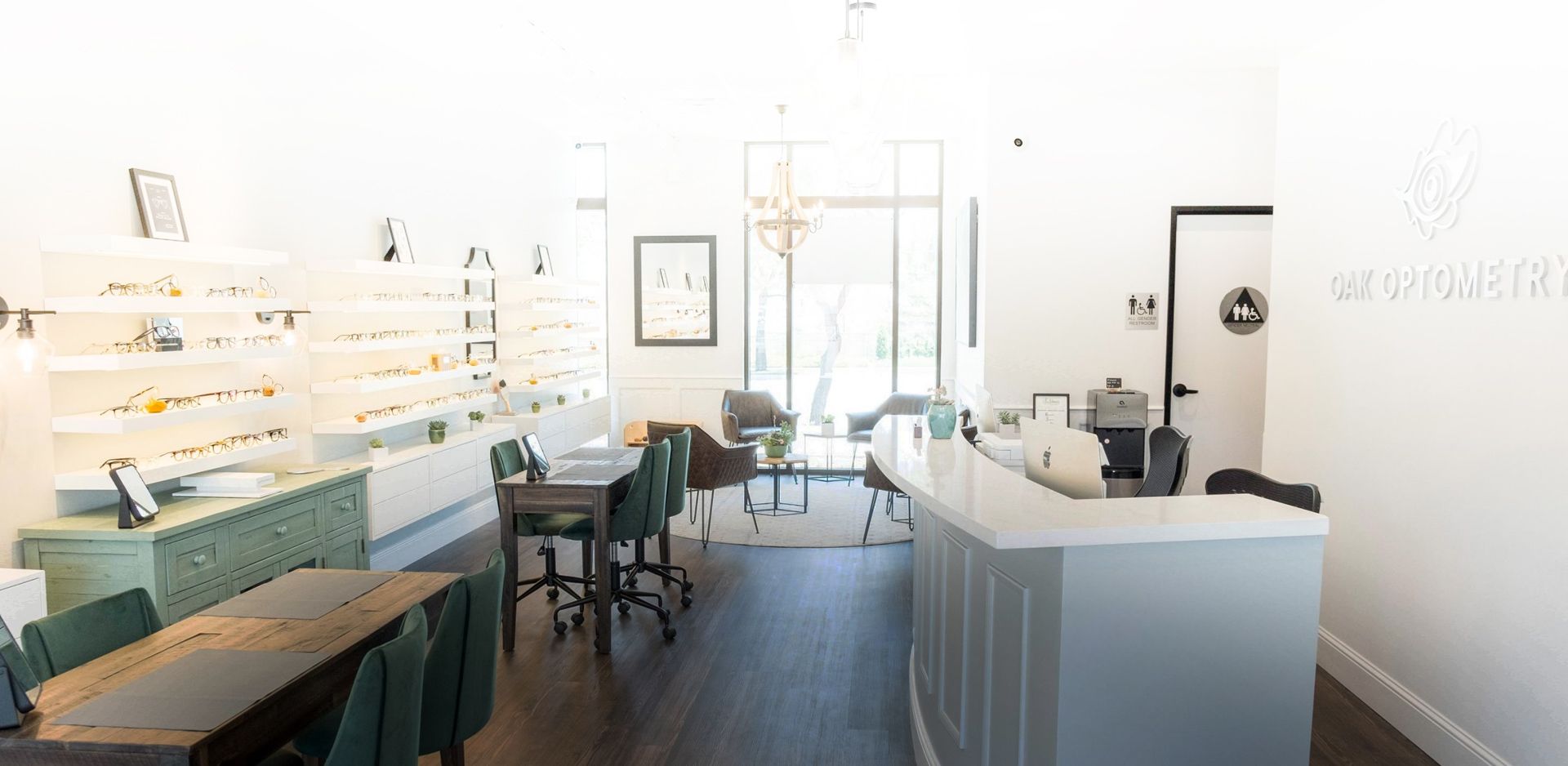 Optometrist in Valencia | Oak Optometry