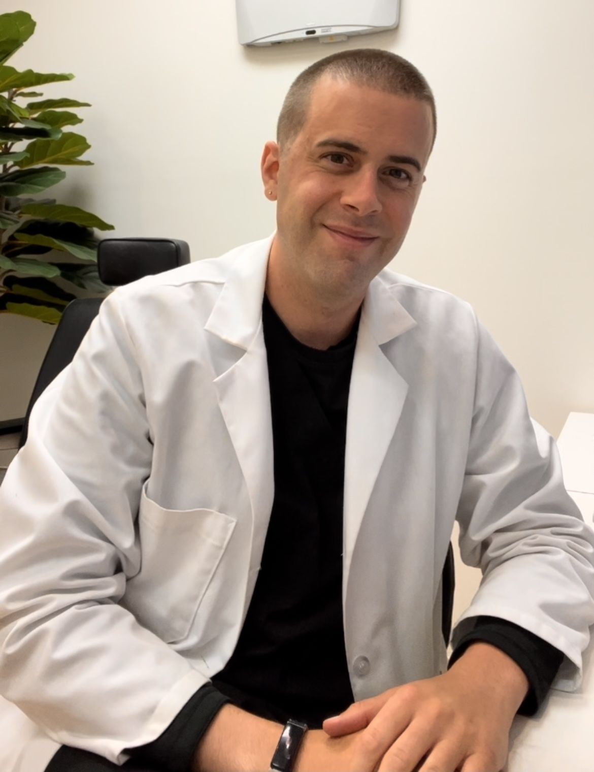 Meet The Doctor At Travis Optometry in Scottsdale | Optometrists in ...